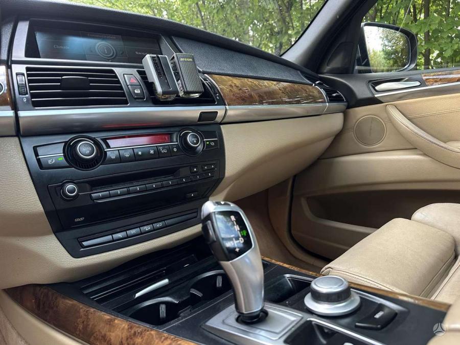 Grey BMW X5 2007 in Vilnius, with an engine capacity of 2.99 L and mileage of 440 thousand km for 6200 €, photo 38 on AUTOMOTO.COM.LV