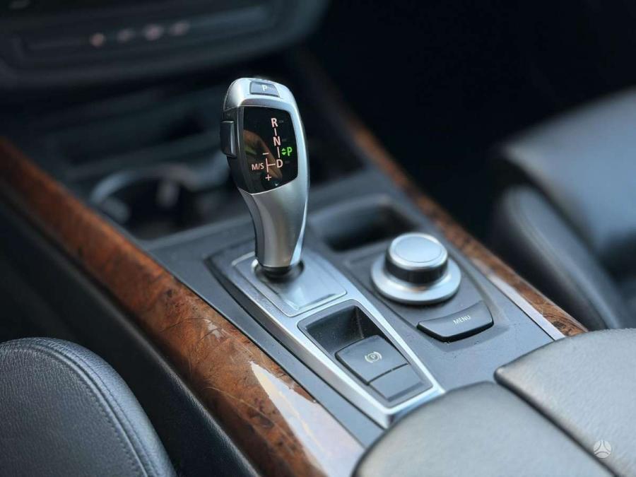 Grey BMW X5 2007 in Vilnius, with an engine capacity of 3.00 L and mileage of 160 thousand km for 5500 €, photo 16 on AUTOMOTO.COM.LV