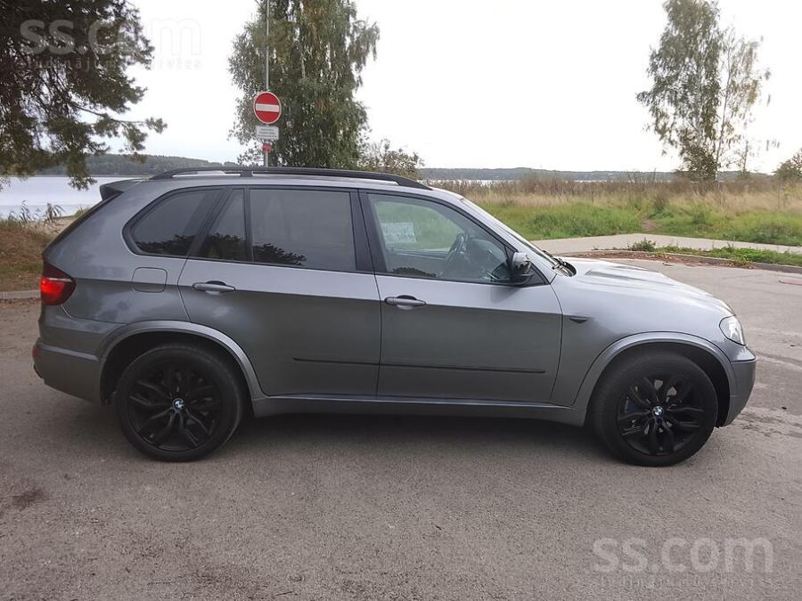 Grey BMW X5 2007 in Riga, with an engine capacity of 3.00 L and mileage of 379 thousand km for 8999 €, photo 3 on AUTOMOTO.COM.LV