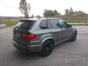 Grey BMW X5 2007 in Riga, with an engine capacity of 3.00 L and mileage of 379 thousand km for 8999 €, photo 4 on AUTOMOTO.COM.LV