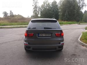 Grey BMW X5 2007 in Riga, with an engine capacity of 3.00 L and mileage of 379 thousand km for 8999 €, photo 5 on AUTOMOTO.COM.LV
