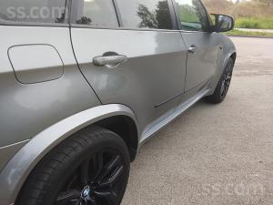 Grey BMW X5 2007 in Riga, with an engine capacity of 3.00 L and mileage of 379 thousand km for 8999 €, photo 9 on AUTOMOTO.COM.LV
