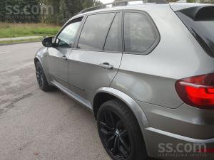 Grey BMW X5 2007 in Riga, with an engine capacity of 3.00 L and mileage of 379 thousand km for 8999 €, photo 10 on AUTOMOTO.COM.LV
