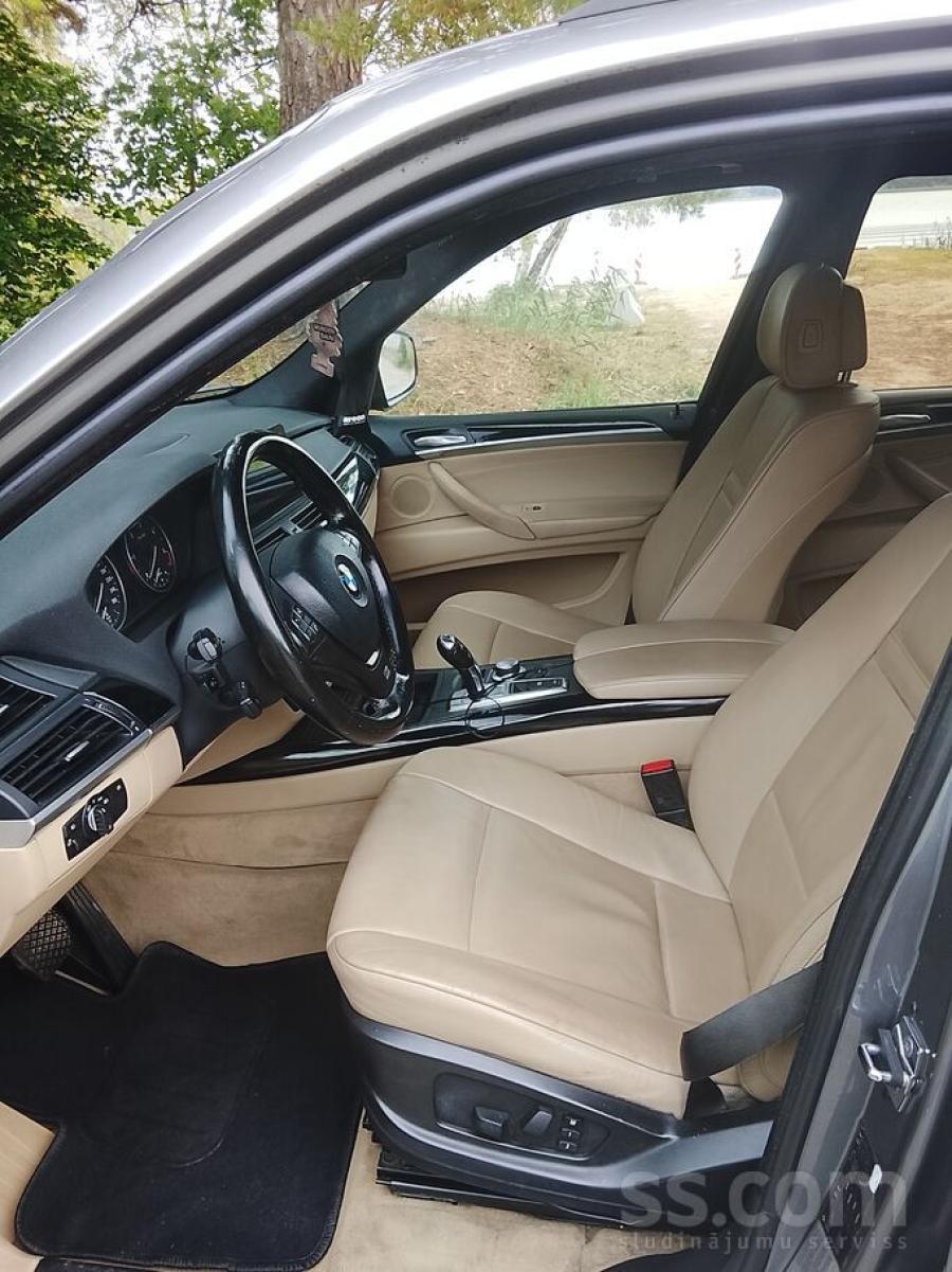 Grey BMW X5 2007 in Riga, with an engine capacity of 3.00 L and mileage of 379 thousand km for 8999 €, photo 21 on AUTOMOTO.COM.LV