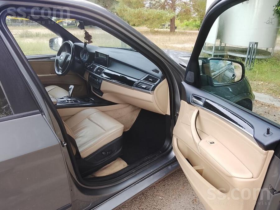 Grey BMW X5 2007 in Riga, with an engine capacity of 3.00 L and mileage of 379 thousand km for 8999 €, photo 22 on AUTOMOTO.COM.LV