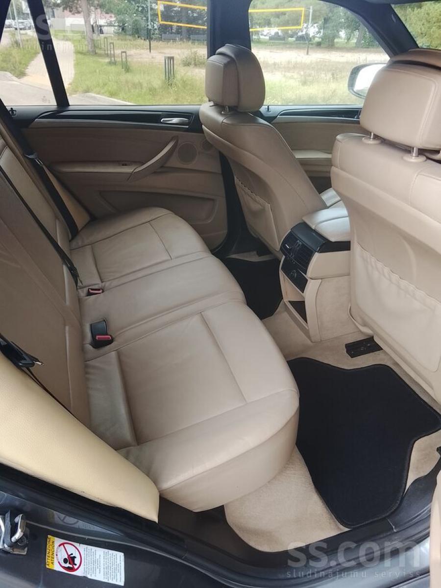 Grey BMW X5 2007 in Riga, with an engine capacity of 3.00 L and mileage of 379 thousand km for 8999 €, photo 24 on AUTOMOTO.COM.LV