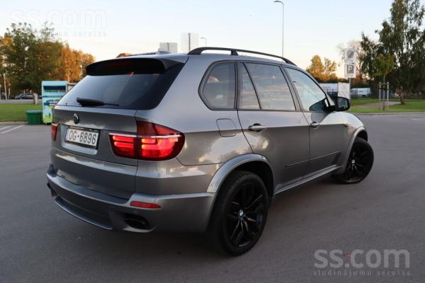 Grey BMW X5 2007 in Riga, with an engine capacity of 3.00 L and mileage of 381 thousand km for 7490 €, photo 7 on AUTOMOTO.COM.LV
