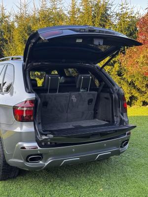 Grey BMW X5 2007 in Telschi, with an engine capacity of 3.00 L and mileage of 304 thousand km for 7500 €, photo 11 on AUTOMOTO.COM.LV