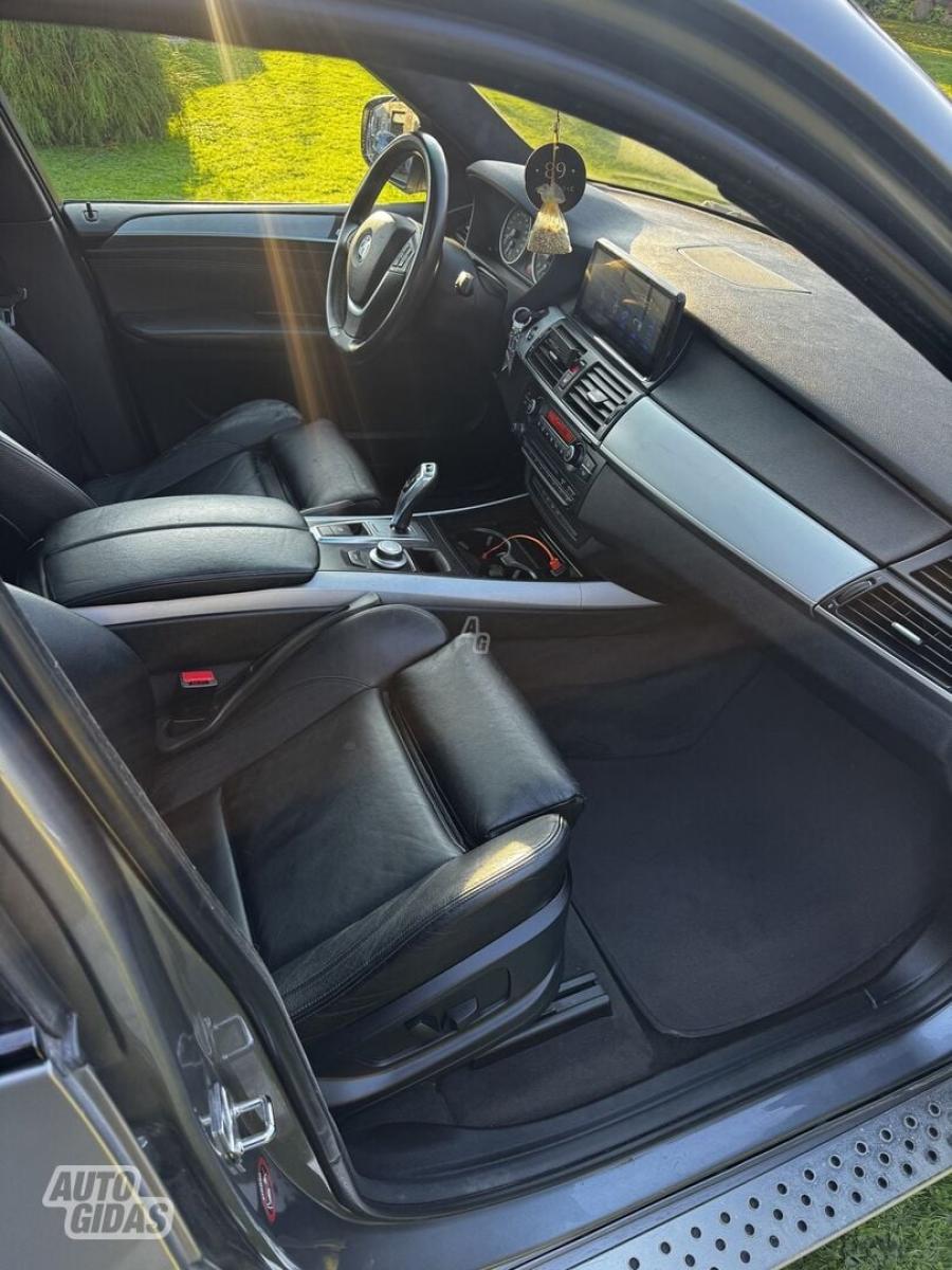Grey BMW X5 2007 in Telschi, with an engine capacity of 3.00 L and mileage of 304 thousand km for 7500 €, photo 14 on AUTOMOTO.COM.LV