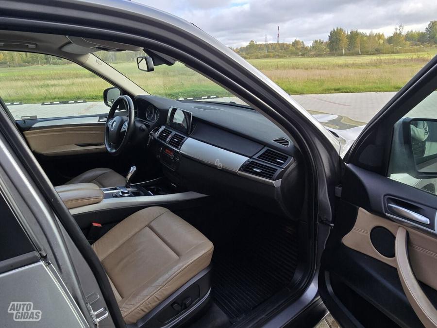 Grey BMW X5 2007 in Siauliai, with an engine capacity of 3.00 L and mileage of 370 thousand km for 5650 €, photo 15 on AUTOMOTO.COM.LV