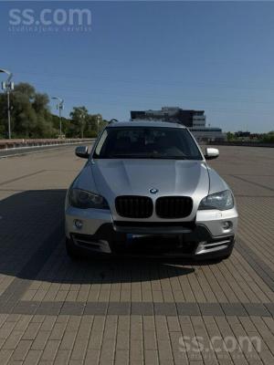 Grey BMW X5 2008 in Riga, with an engine capacity of 3.00 L and mileage of 348 thousand km for 8500 €, photo 2 on AUTOMOTO.COM.LV