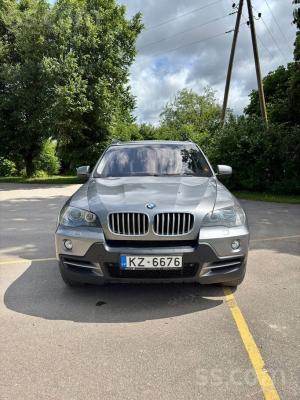 Grey BMW X5 2008 in Riga, with an engine capacity of 3.00 L and mileage of 354 thousand km for 7500 €, photo 2 on AUTOMOTO.COM.LV