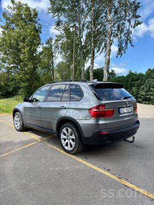 Grey BMW X5 2008 in Riga, with an engine capacity of 3.00 L and mileage of 354 thousand km for 7500 €, photo 3 on AUTOMOTO.COM.LV