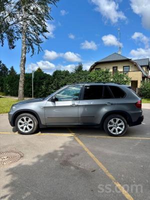 Grey BMW X5 2008 in Riga, with an engine capacity of 3.00 L and mileage of 354 thousand km for 7500 €, photo 5 on AUTOMOTO.COM.LV