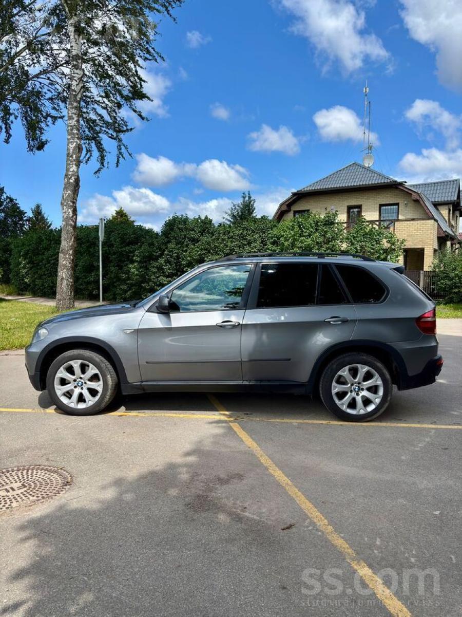 Grey BMW X5 2008 in Riga, with an engine capacity of 3.00 L and mileage of 354 thousand km for 7500 €, photo 5 on AUTOMOTO.COM.LV