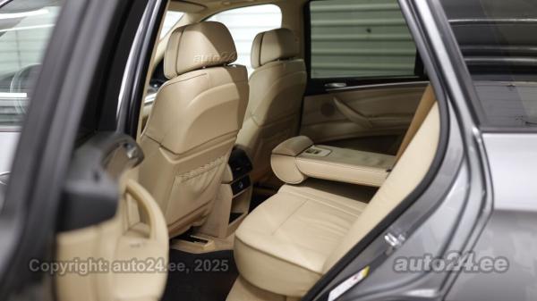 Grey BMW X5 2008 in Tallinn, with an engine capacity of 3.00 L and mileage of 398 thousand km for 7499 €, photo 11 on AUTOMOTO.COM.LV