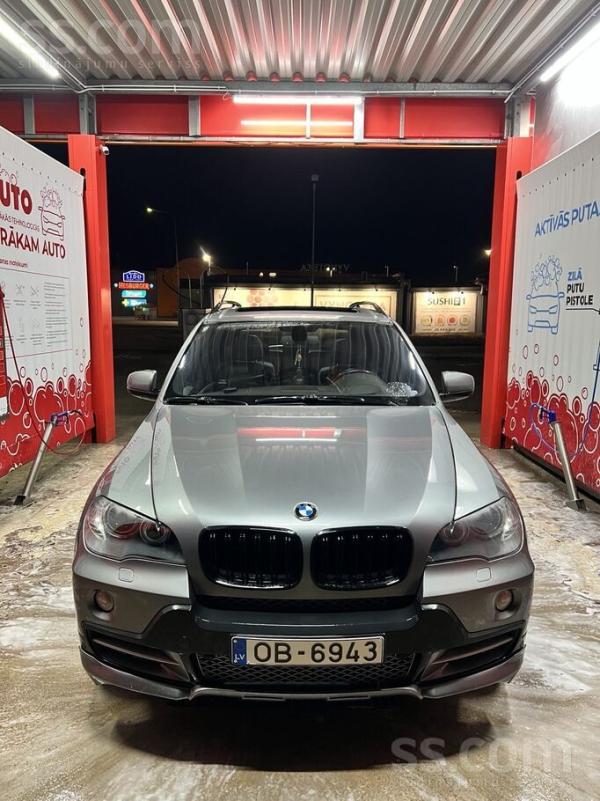 Grey BMW X5 2008 in Daugavpils, with an engine capacity of 3.00 L and mileage of 340 thousand km for 10999 €, photo 1 on AUTOMOTO.COM.LV