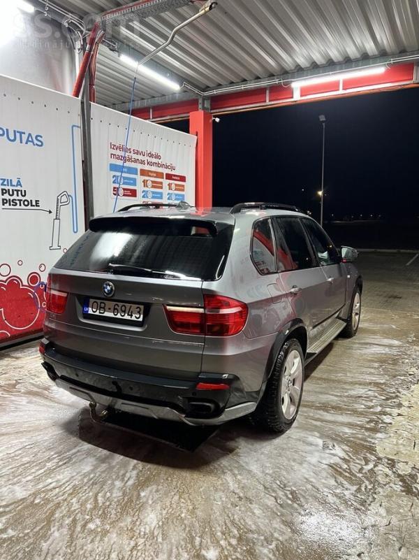 Grey BMW X5 2008 in Daugavpils, with an engine capacity of 3.00 L and mileage of 340 thousand km for 10999 €, photo 3 on AUTOMOTO.COM.LV