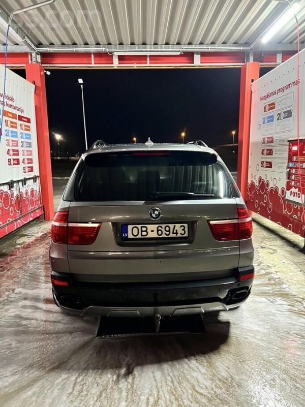 Grey BMW X5 2008 in Daugavpils, with an engine capacity of 3.00 L and mileage of 340 thousand km for 10999 €, photo 6 on AUTOMOTO.COM.LV