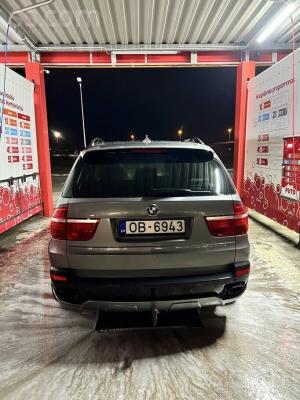 Grey BMW X5 2008 in Daugavpils, with an engine capacity of 3.00 L and mileage of 340 thousand km for 10999 €, photo 6 on AUTOMOTO.COM.LV