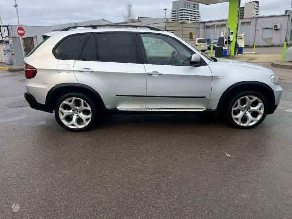 Grey BMW X5 2008 in Kaunas, with an engine capacity of 2.99 L and mileage of 320 thousand km for 6250 €, photo 3 on AUTOMOTO.COM.LV