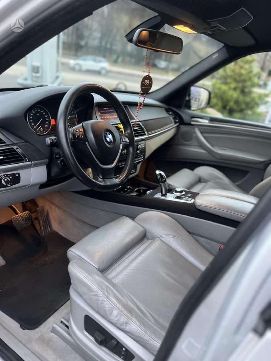 Grey BMW X5 2008 in Kaunas, with an engine capacity of 2.99 L and mileage of 320 thousand km for 6250 €, photo 7 on AUTOMOTO.COM.LV