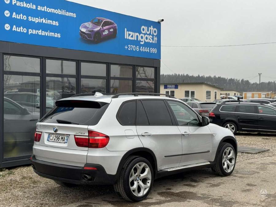 Pelēks BMW X5 2008 Viļņa, ar dzinēja tilpumu 3.00 L un nobraukumu 285 tūkst. km par 9650 €, foto 4 vietnē AUTOMOTO.COM.LV