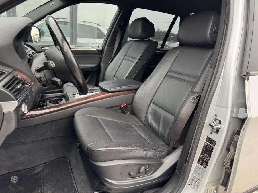 Pelēks BMW X5 2008 Viļņa, ar dzinēja tilpumu 3.00 L un nobraukumu 285 tūkst. km par 9650 €, foto 5 vietnē AUTOMOTO.COM.LV