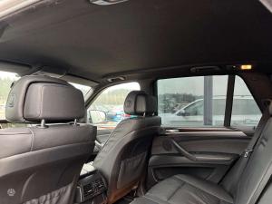 Pelēks BMW X5 2008 Viļņa, ar dzinēja tilpumu 3.00 L un nobraukumu 285 tūkst. km par 9650 €, foto 15 vietnē AUTOMOTO.COM.LV