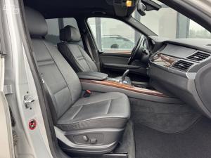 Grey BMW X5 2008 in Vilnius, with an engine capacity of 3.00 L and mileage of 285 thousand km for 9650 €, photo 8 on AUTOMOTO.COM.LV