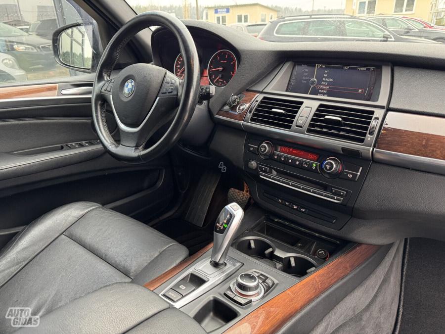 Grey BMW X5 2008 in Vilnius, with an engine capacity of 3.00 L and mileage of 285 thousand km for 9650 €, photo 9 on AUTOMOTO.COM.LV