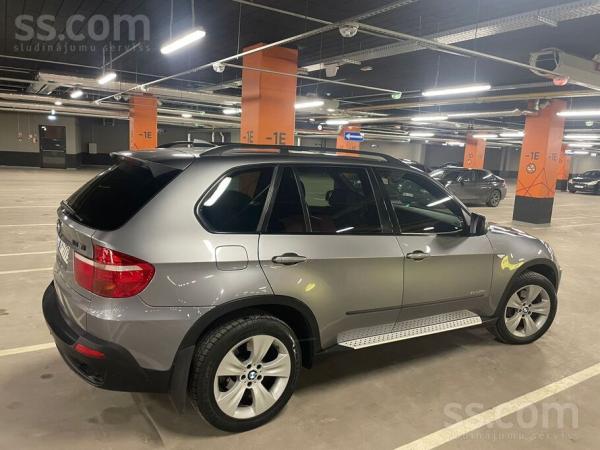 Pelēks BMW X5 2008 Rīga, ar dzinēja tilpumu 3.00 L un nobraukumu 430 tūkst. km par 9100 €, foto 3 vietnē AUTOMOTO.COM.LV