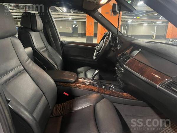 Pelēks BMW X5 2008 Rīga, ar dzinēja tilpumu 3.00 L un nobraukumu 430 tūkst. km par 9100 €, foto 4 vietnē AUTOMOTO.COM.LV