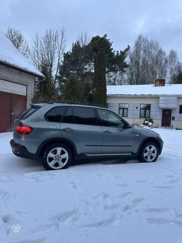 Pelēks BMW X5 2008 Mažeikiai, ar dzinēja tilpumu 3.00 L un nobraukumu 320 tūkst. km par 6300 €, foto 3 vietnē AUTOMOTO.COM.LV