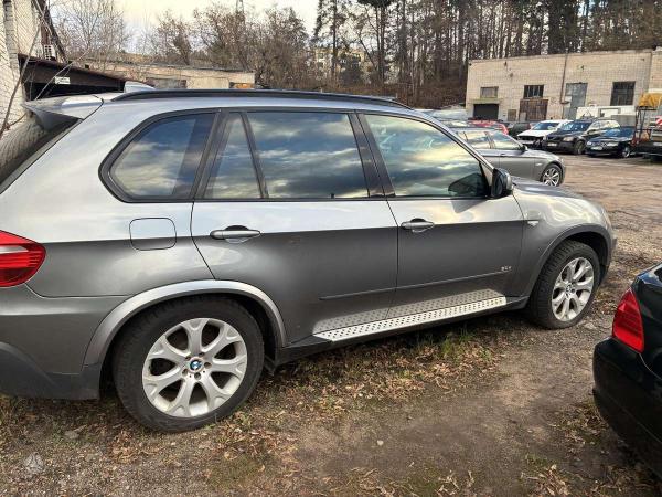 Pelēks BMW X5 2008 Viļņa, ar dzinēja tilpumu 2.99 L un nobraukumu 450 tūkst. km par 4250 €, foto 5 vietnē AUTOMOTO.COM.LV