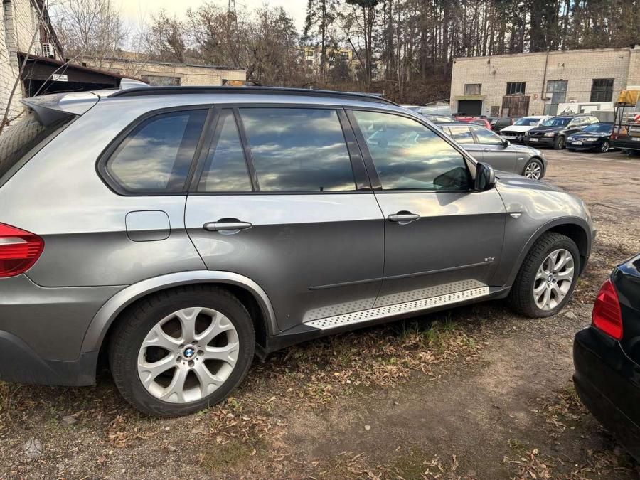 Pelēks BMW X5 2008 Viļņa, ar dzinēja tilpumu 2.99 L un nobraukumu 450 tūkst. km par 4250 €, foto 5 vietnē AUTOMOTO.COM.LV