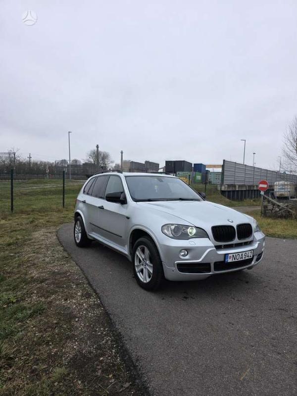 Grey BMW X5 2008 in Kaunas, with an engine capacity of 3.50 L and mileage of 280 thousand km for 9650 €, photo 1 on AUTOMOTO.COM.LV