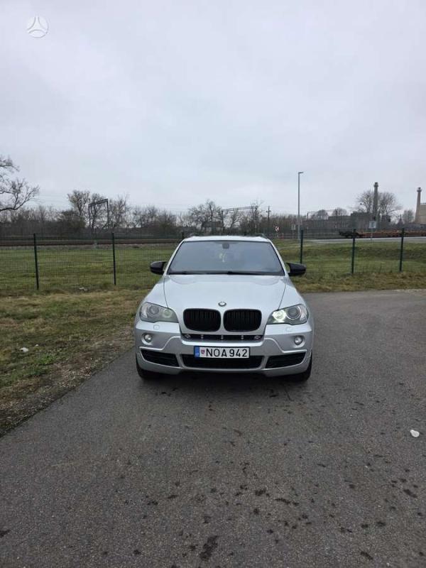 Grey BMW X5 2008 in Kaunas, with an engine capacity of 3.50 L and mileage of 280 thousand km for 9650 €, photo 2 on AUTOMOTO.COM.LV