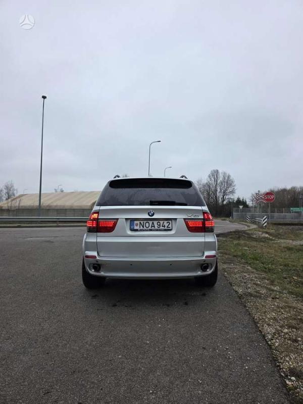 Grey BMW X5 2008 in Kaunas, with an engine capacity of 3.50 L and mileage of 280 thousand km for 9650 €, photo 4 on AUTOMOTO.COM.LV