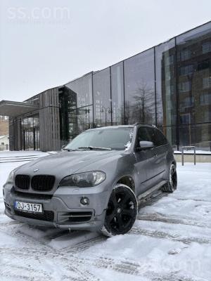 Grey BMW X5 2008 in Riga, with an engine capacity of 3.00 L and mileage of 283 thousand km for 8700 €, photo  on AUTOMOTO.COM.LV