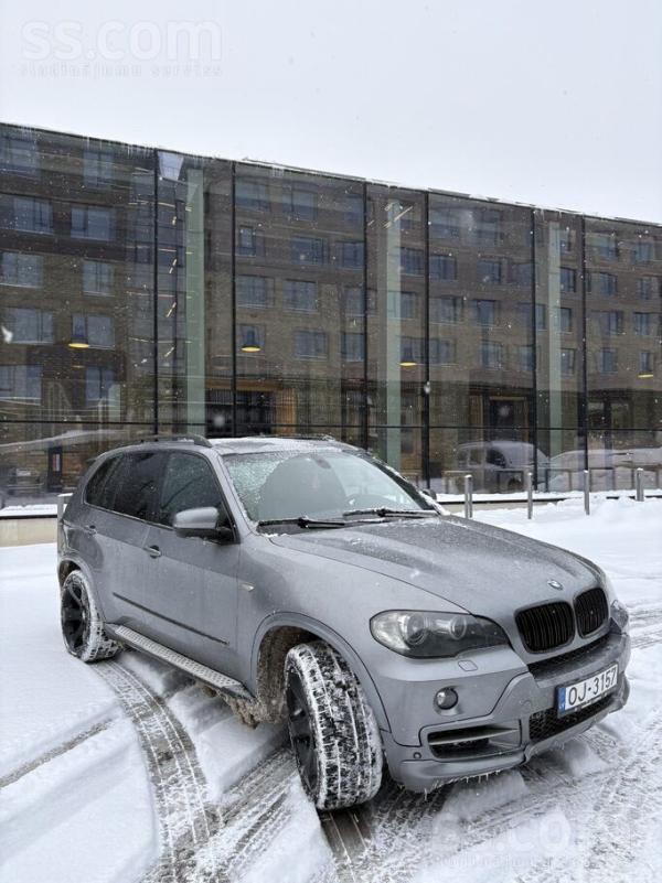 Grey BMW X5 2008 in Riga, with an engine capacity of 3.00 L and mileage of 283 thousand km for 8700 €, photo 2 on AUTOMOTO.COM.LV