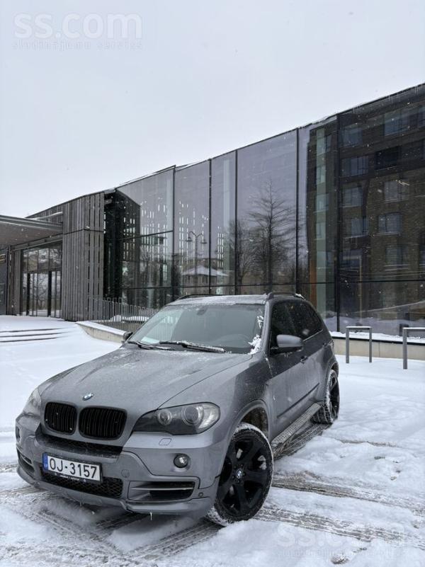 Grey BMW X5 2008 in Riga, with an engine capacity of 3.00 L and mileage of 283 thousand km for 8700 €, photo 3 on AUTOMOTO.COM.LV