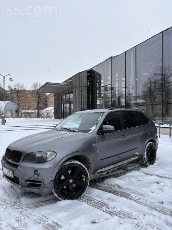 Grey BMW X5 2008 in Riga, with an engine capacity of 3.00 L and mileage of 283 thousand km for 8700 €, photo 4 on AUTOMOTO.COM.LV