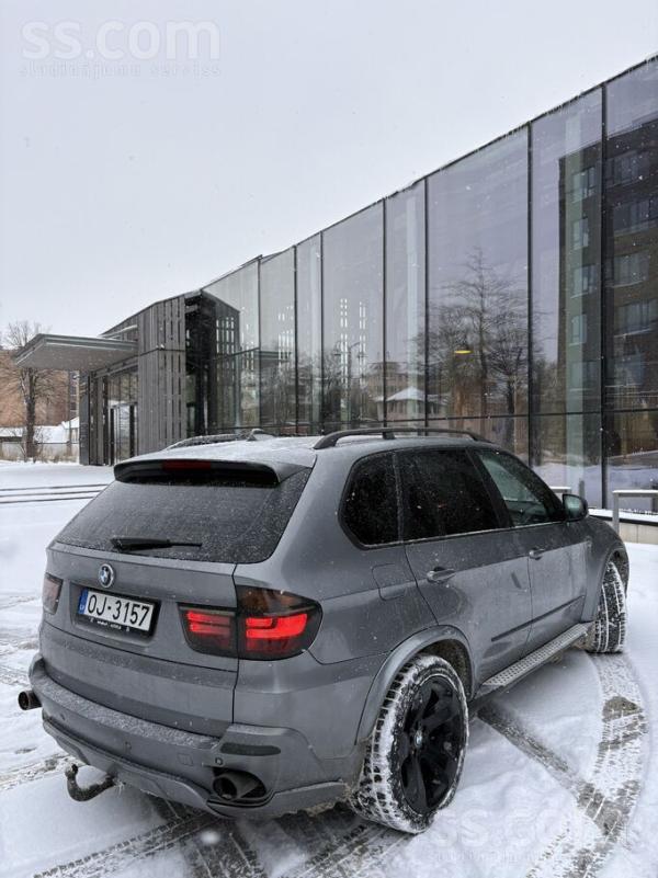 Grey BMW X5 2008 in Riga, with an engine capacity of 3.00 L and mileage of 283 thousand km for 8700 €, photo 6 on AUTOMOTO.COM.LV
