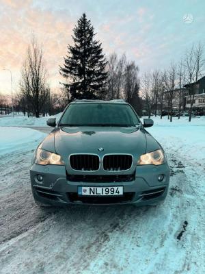 Pelēks BMW X5 2008 Telšiai, ar dzinēja tilpumu 2.99 L un nobraukumu 338 tūkst. km par 7600 €, foto  vietnē AUTOMOTO.COM.LV
