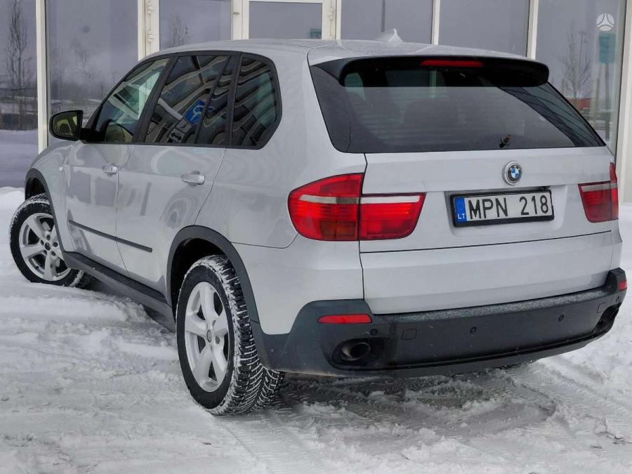 Pelēks BMW X5 2008 Viļņa, ar dzinēja tilpumu 2.99 L un nobraukumu 391 tūkst. km par 7000 €, foto 4 vietnē AUTOMOTO.COM.LV