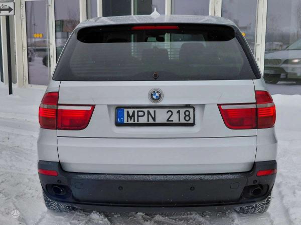 Pelēks BMW X5 2008 Viļņa, ar dzinēja tilpumu 2.99 L un nobraukumu 391 tūkst. km par 7000 €, foto 5 vietnē AUTOMOTO.COM.LV
