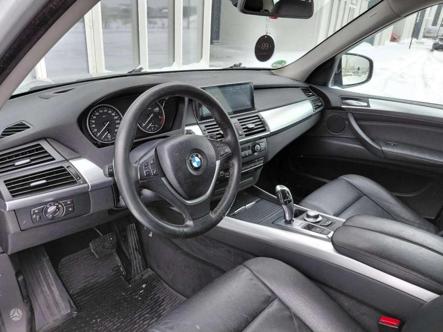 Pelēks BMW X5 2008 Viļņa, ar dzinēja tilpumu 2.99 L un nobraukumu 391 tūkst. km par 7000 €, foto 7 vietnē AUTOMOTO.COM.LV