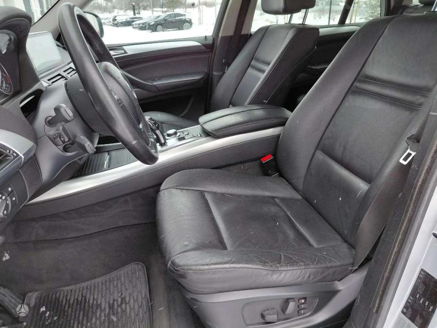 Pelēks BMW X5 2008 Viļņa, ar dzinēja tilpumu 2.99 L un nobraukumu 391 tūkst. km par 7000 €, foto 8 vietnē AUTOMOTO.COM.LV