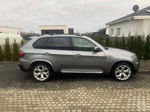 Grey BMW X5 2008 in Kretinga, with an engine capacity of 3.00 L and mileage of 1445 thousand km for 6899 €, photo 4 on AUTOMOTO.COM.LV